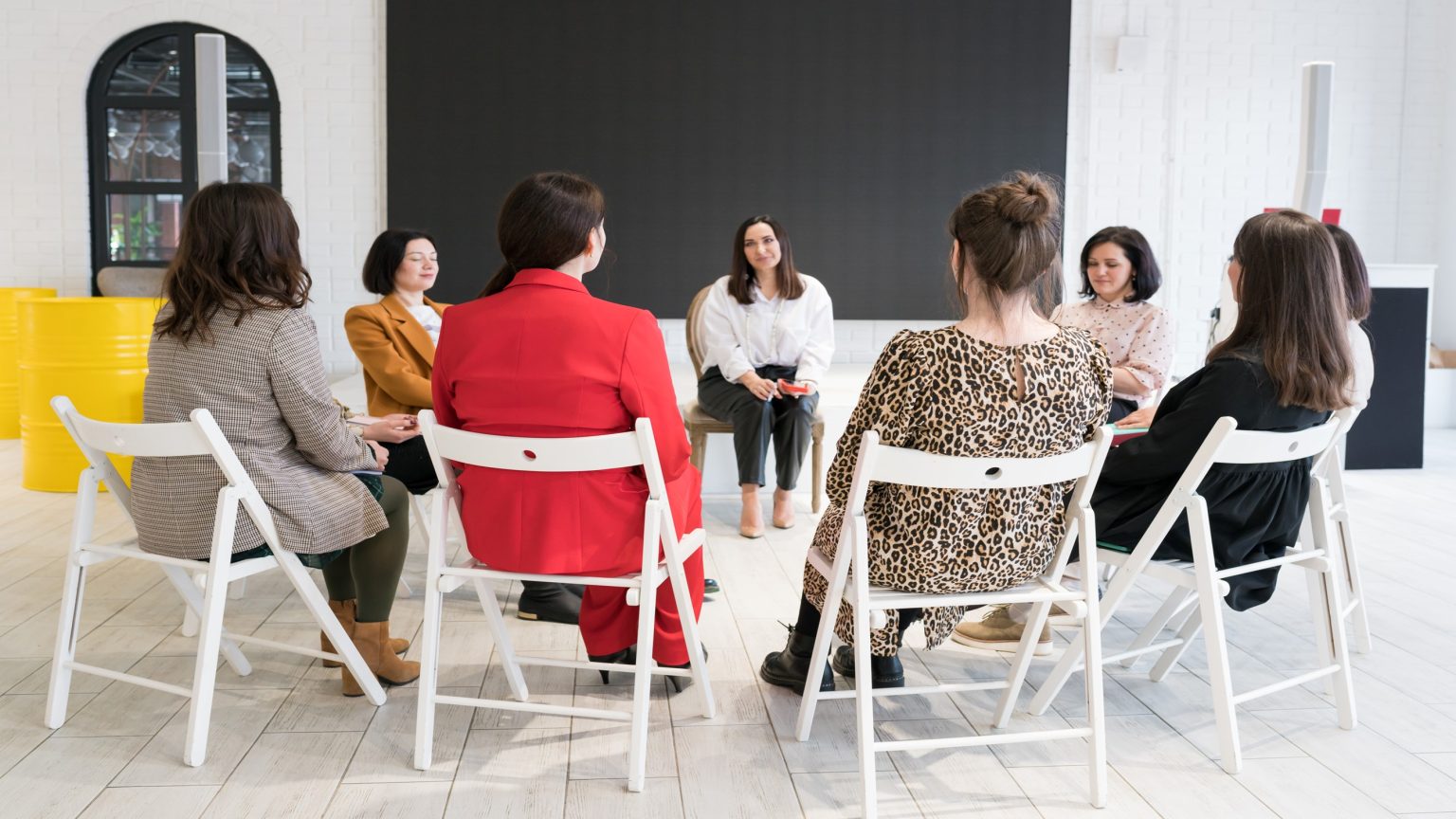 Une Française et une Irakienne évoquent la solidarité entre femmes ...