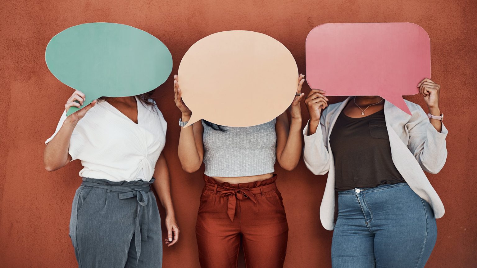 Une Française et une Qatari évoquent la beauté du silence. – French4me.news
